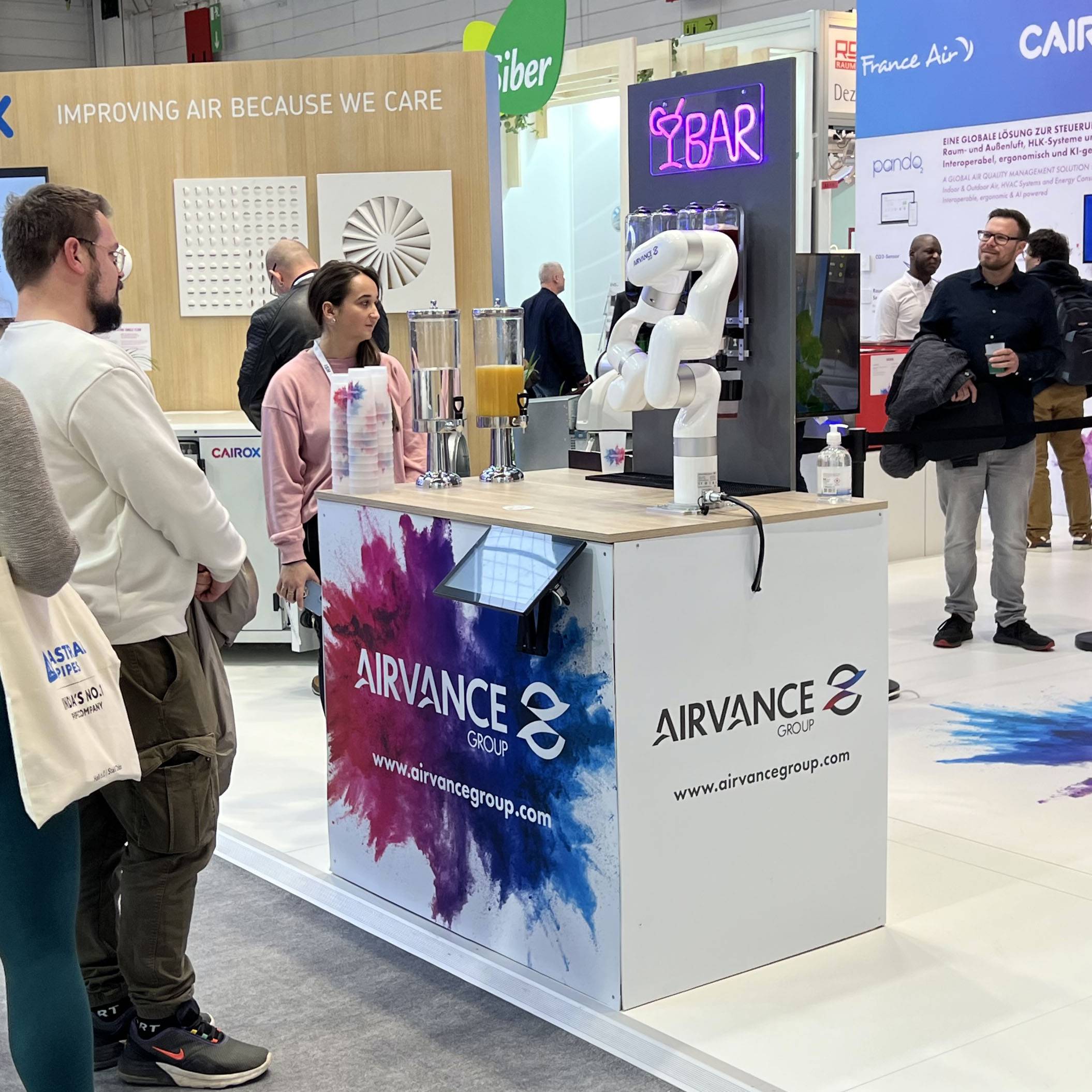 Robot bar -Le bras serveur de cocktails d'Evotion